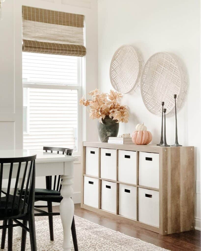 28 Spectacular White Wall Decor to Liven Up Your Home