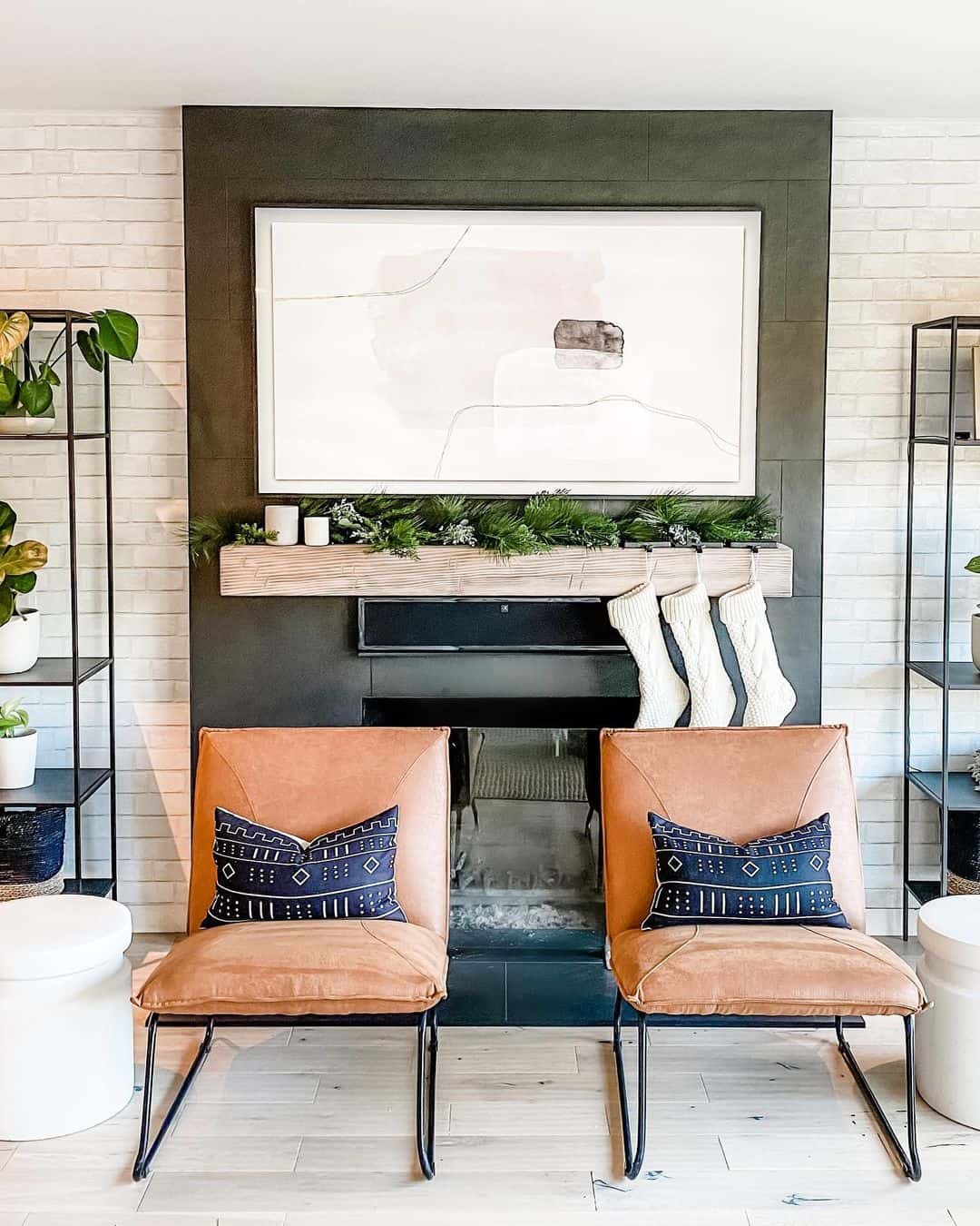 28 Spectacular White Wall Decor to Liven Up Your Home