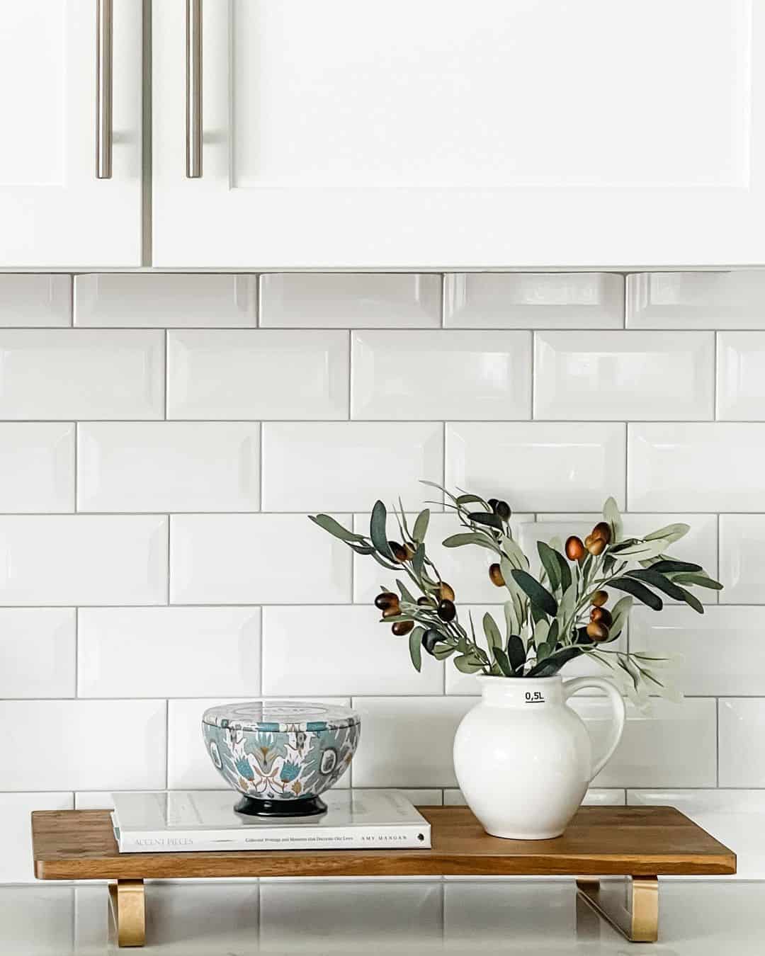 33 Stunning White Subway Tile with Gray Grout Ideas That Pop