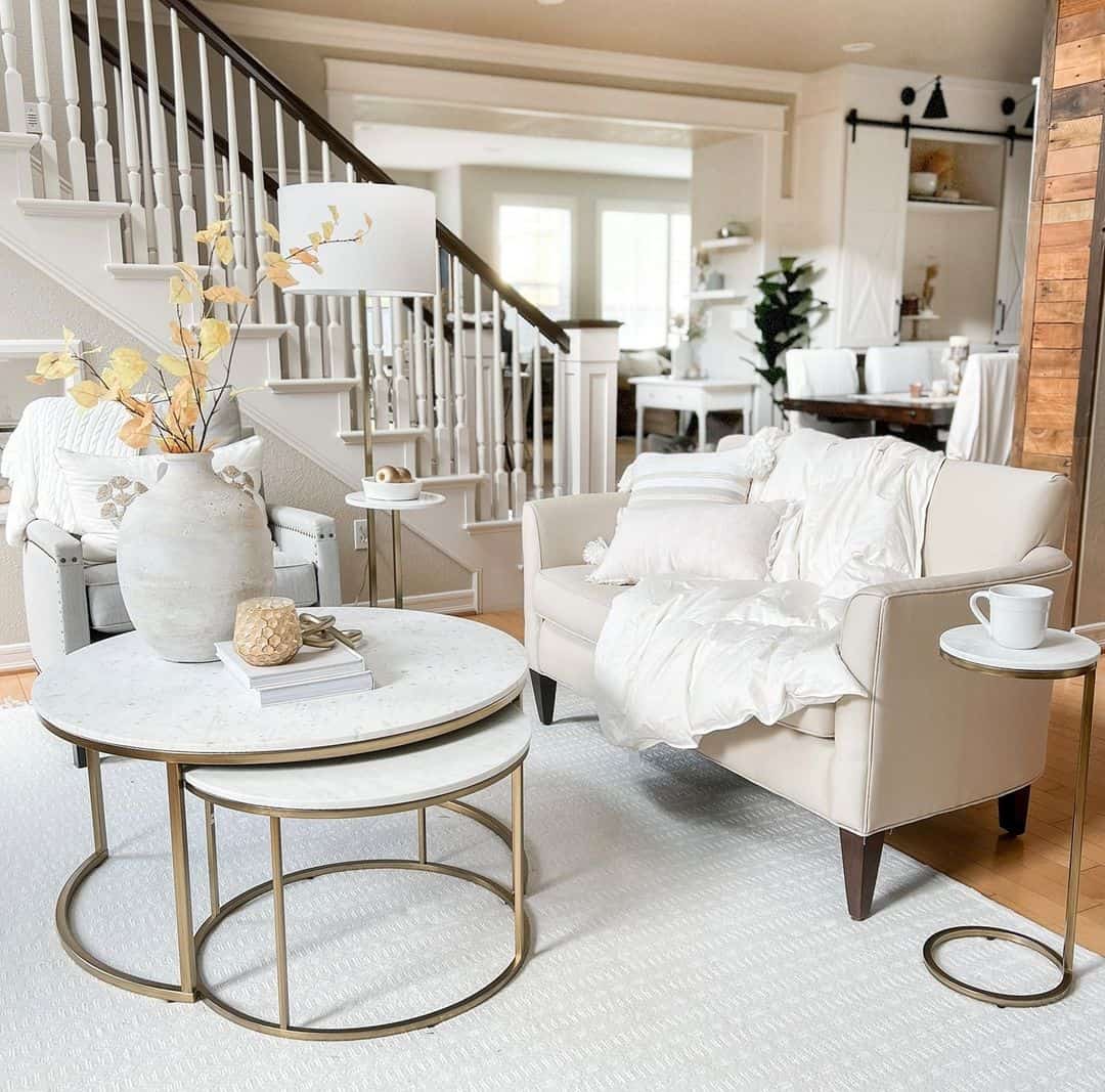 35 Wow-Worthy Examples of Round Coffee Table Décor