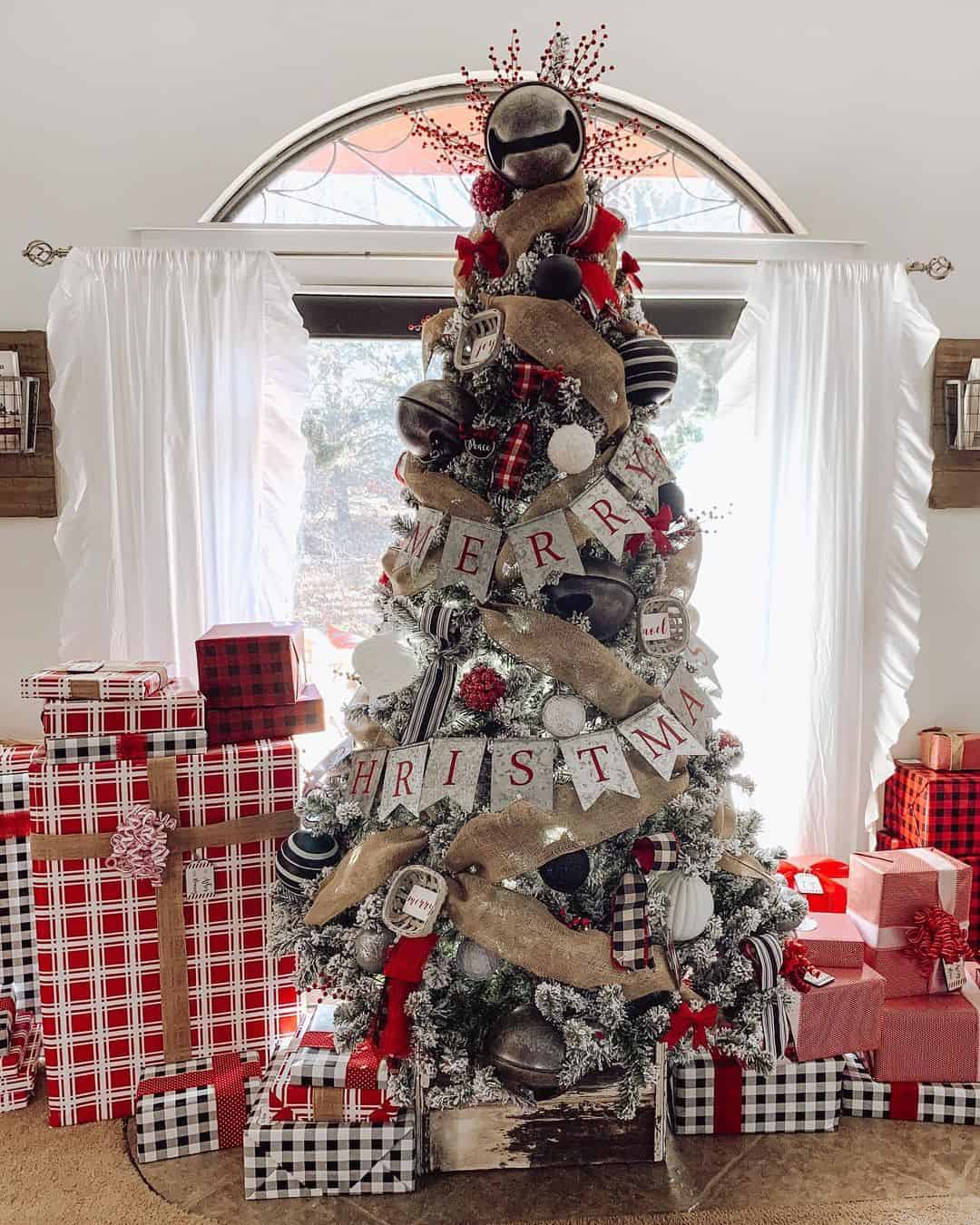 Black Flocked Tree with White, Red, and Black Prsesents - Soul & Lane