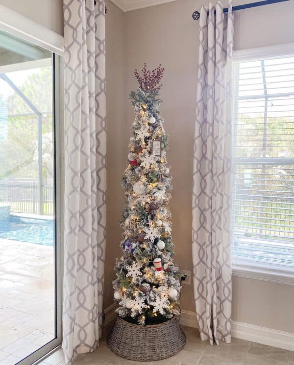 49 Pencil Christmas Tree Decorating Ideas This Holiday Season