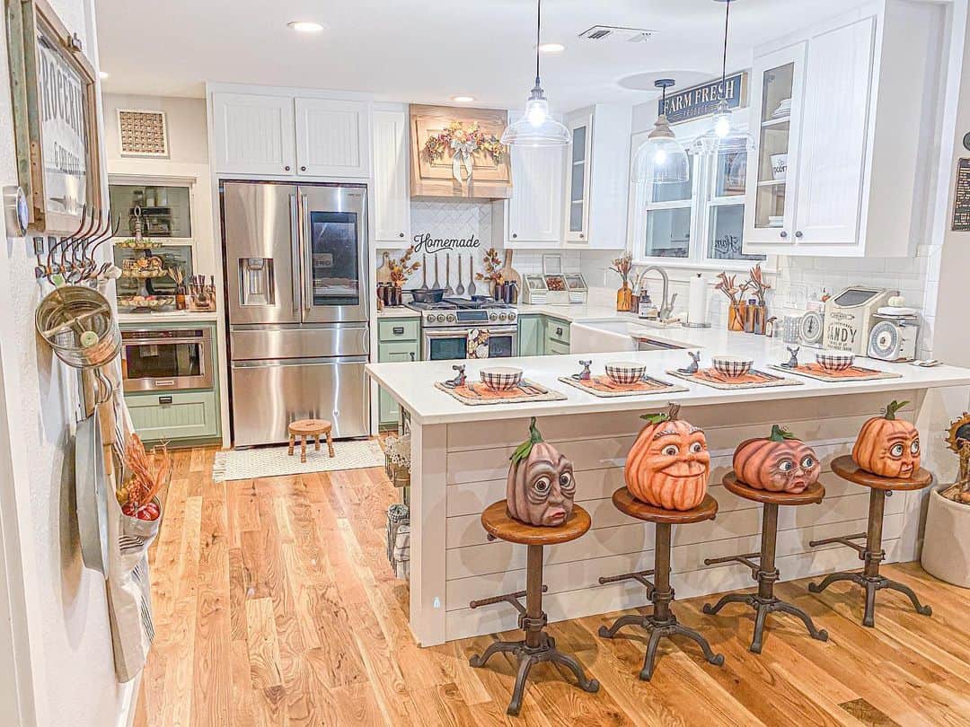 Country Kitchen with Vintage Fall Décor - Soul & Lane