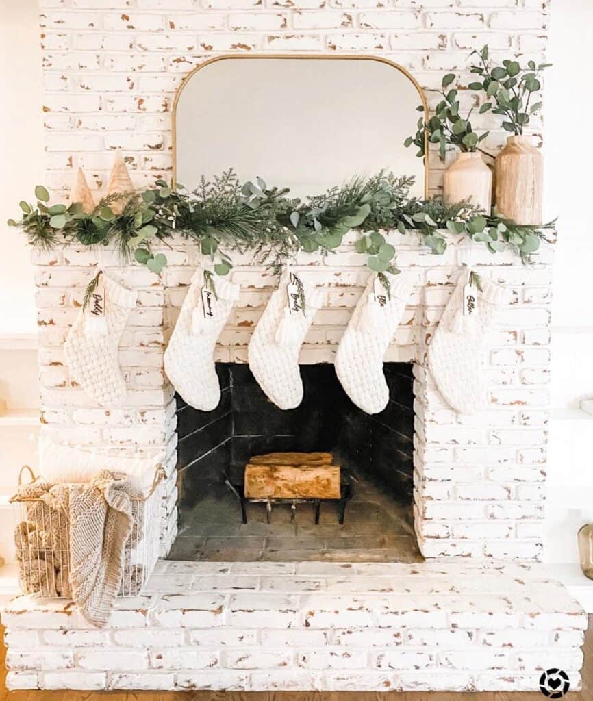 Farmhouse Christmas Fireplace - Soul & Lane