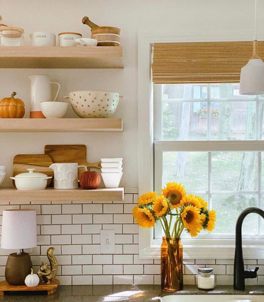 30 Ideas for Cheerful Sunflower Kitchen Décor