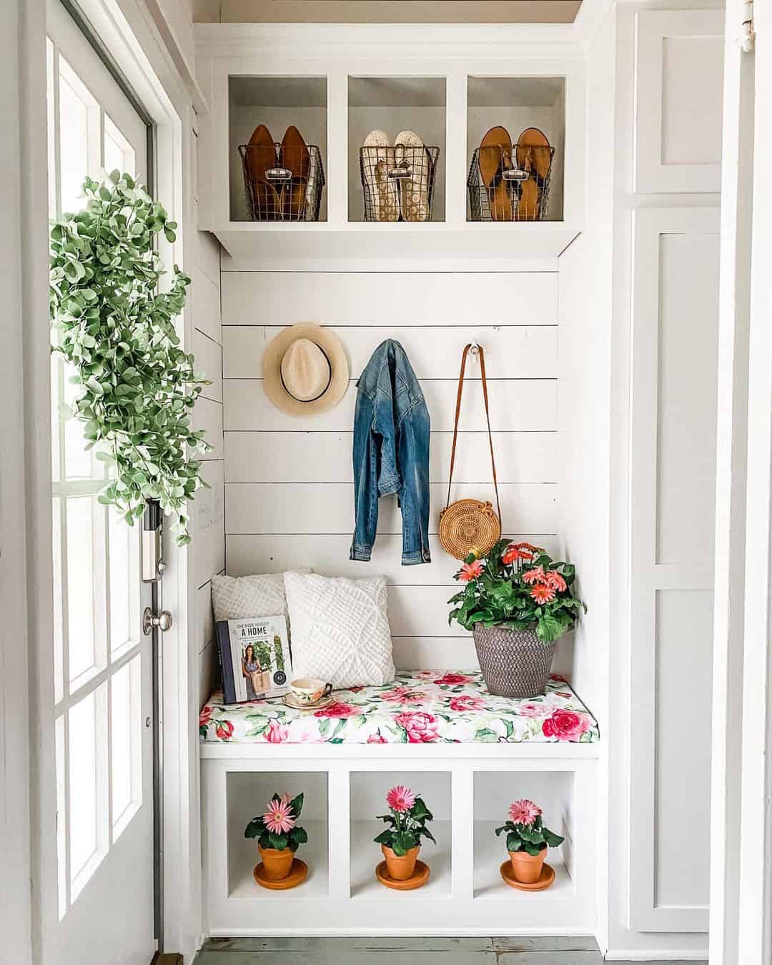 27 Mudroom Bench with Storage Solutions to Organize Your Home