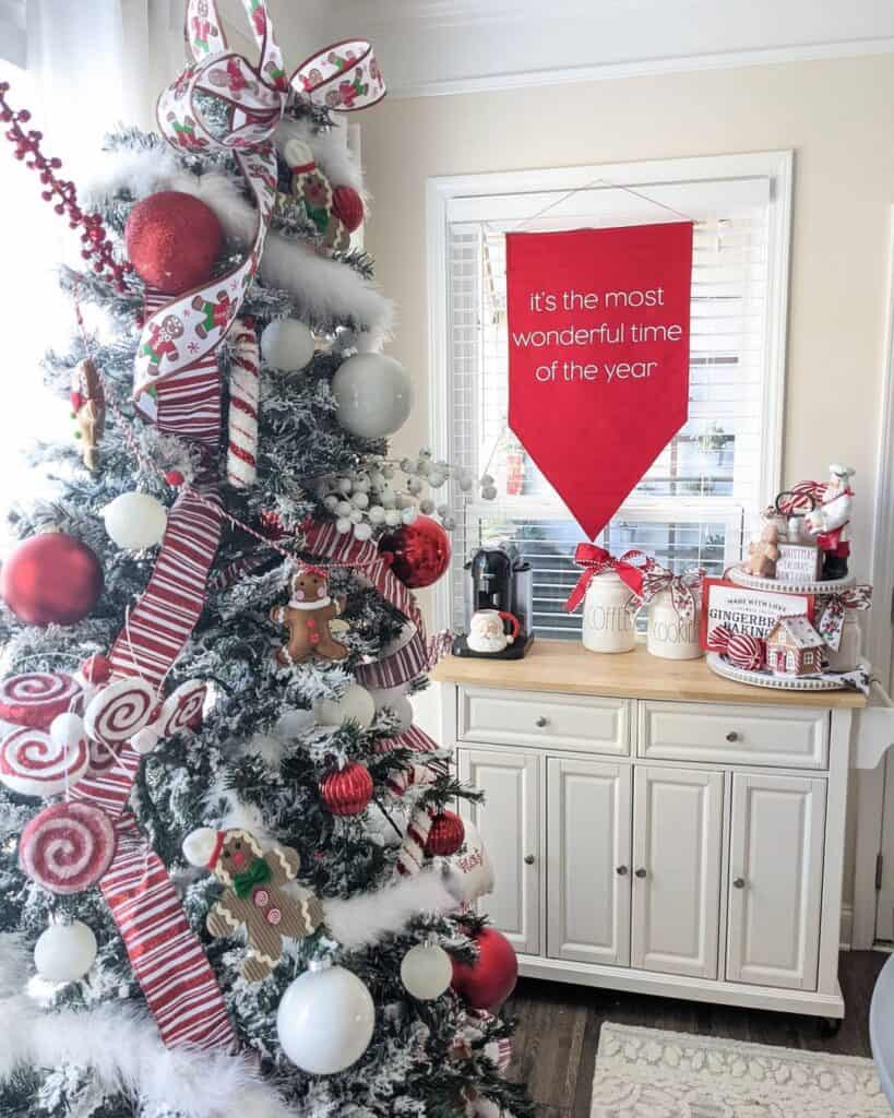 55 Red and White Christmas Tree Decorations That Will Wow You