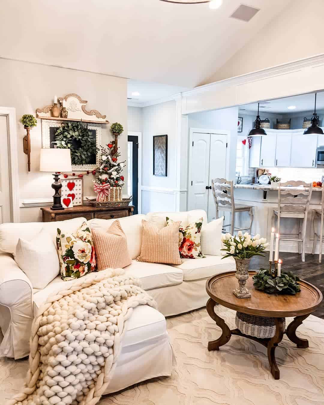 35 Wow-Worthy Examples of Round Coffee Table Décor