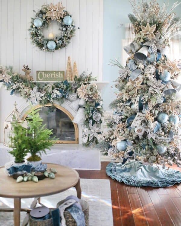19 Blue Christmas Tree Decorations to Create A Winter Mood