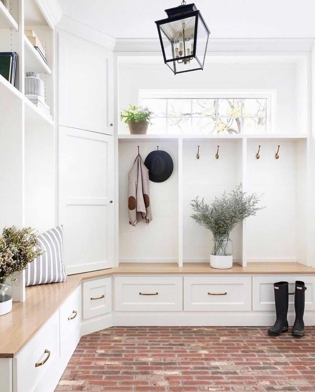 27 Mudroom Bench with Storage Solutions to Organize Your Home