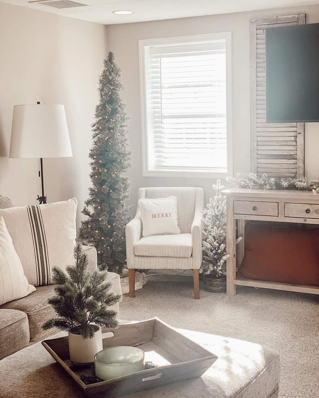 49 Pencil Christmas Tree Decorating Ideas This Holiday Season