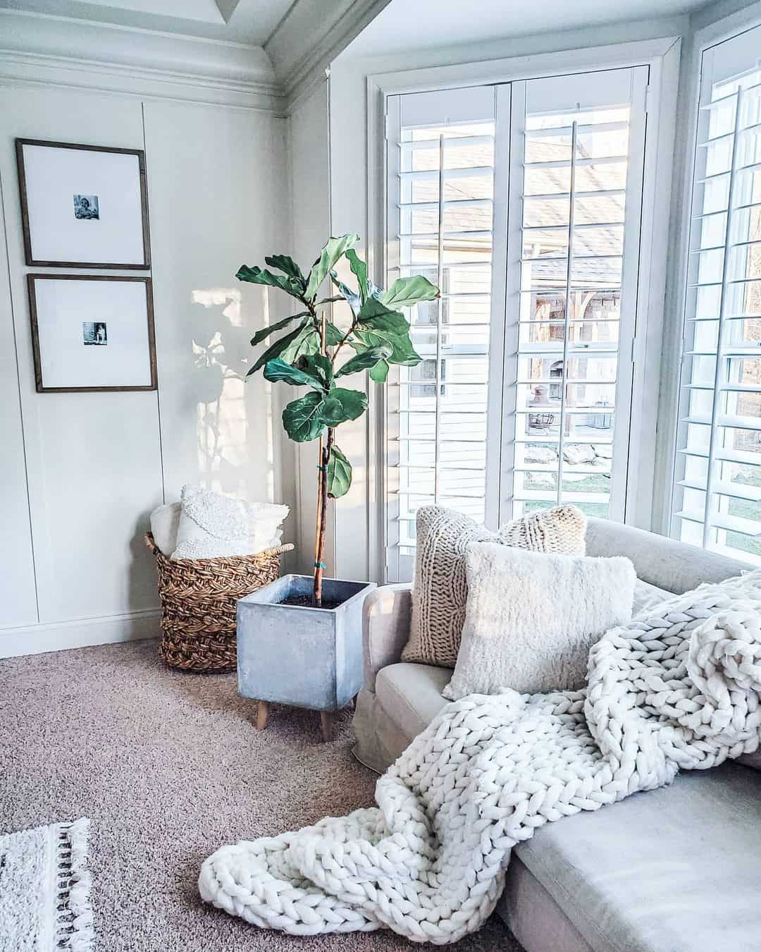 34 Ways to Create a Comfortable Space with a Farmhouse Sofa