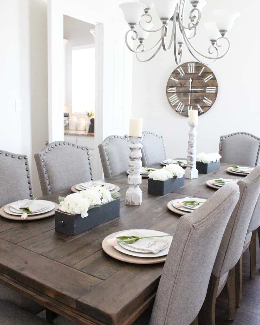 Black Centerpieces Filled With White Flowers - Soul & Lane