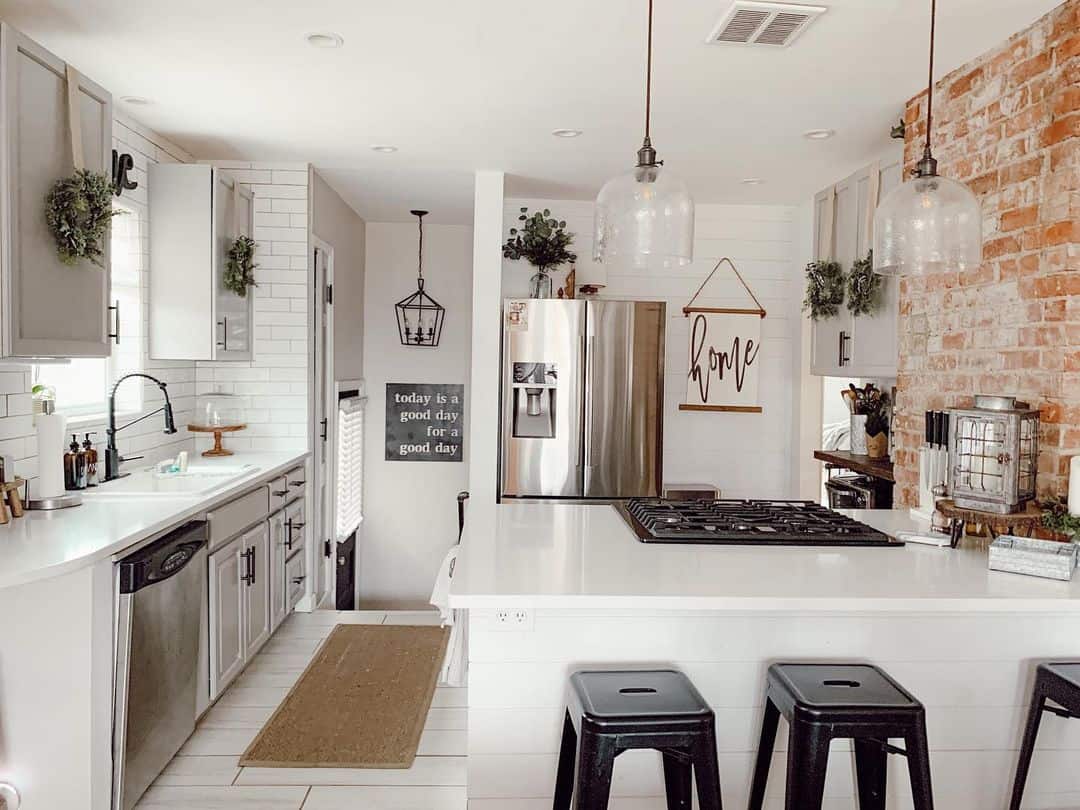 34 Essential Farmhouse Kitchen Wall Décor Ideas
