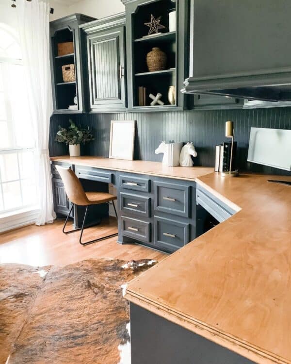 34 Farmhouse Desks for Even the Most Challenging Spaces