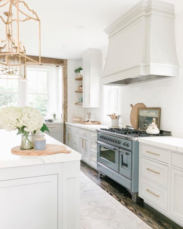 32 Farmhouse White Kitchen Cabinets You’ll Fall In Love With