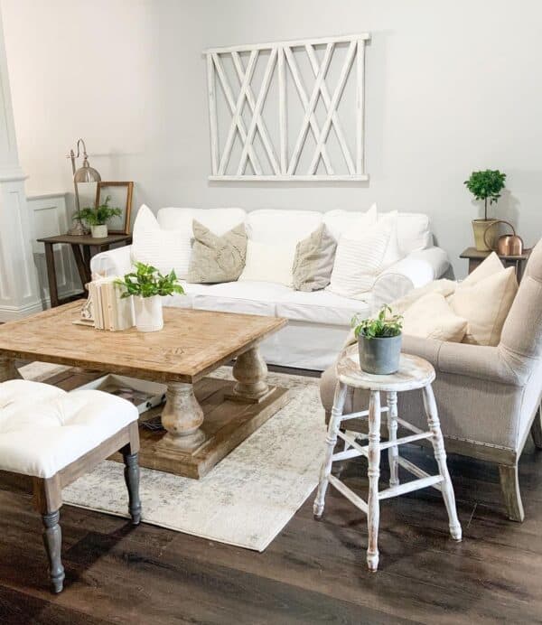 34 Ways to Create a Comfortable Space with a Farmhouse Sofa