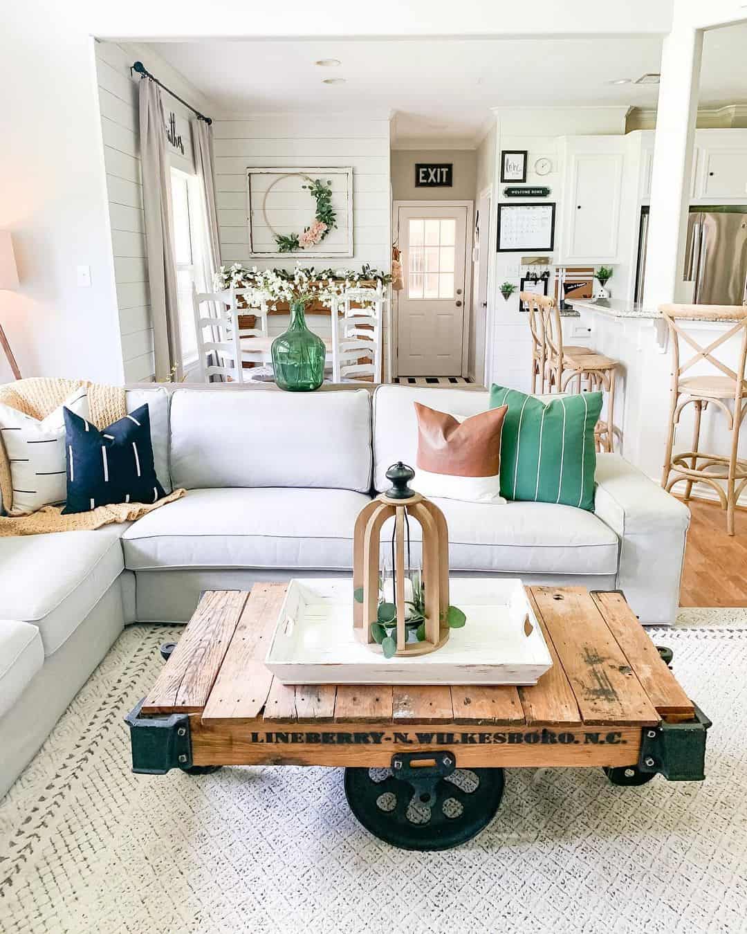 Half Open Kitchen Living Room with Columns - Soul & Lane