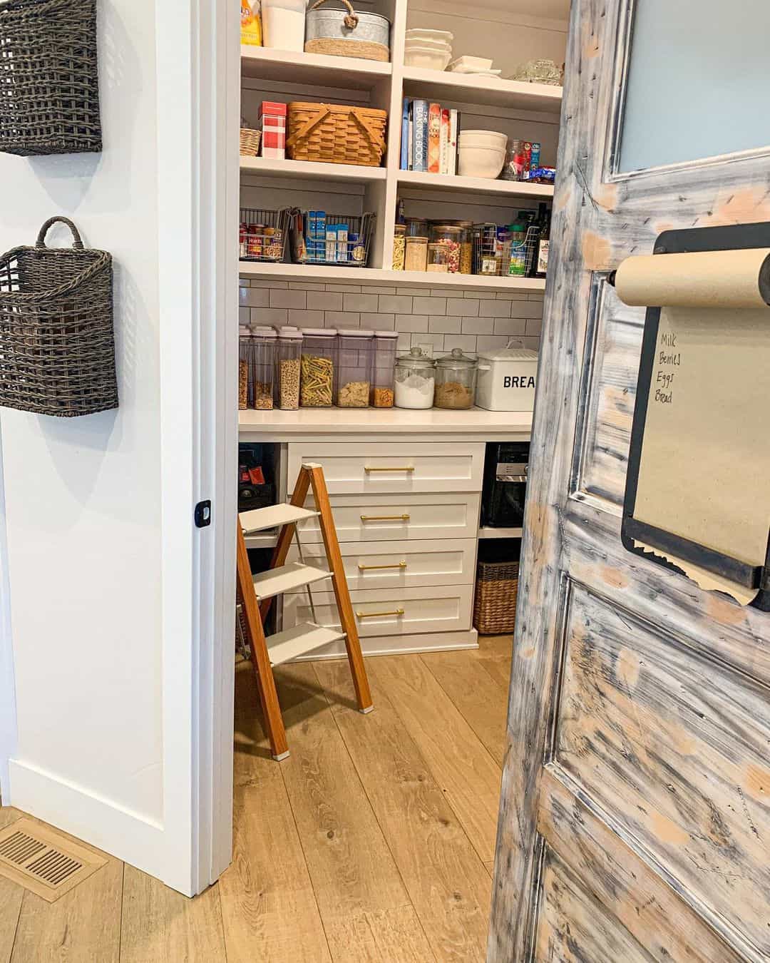 35 Farmhouse Pantry Ideas to Keep Your Kitchen Clutter-Free