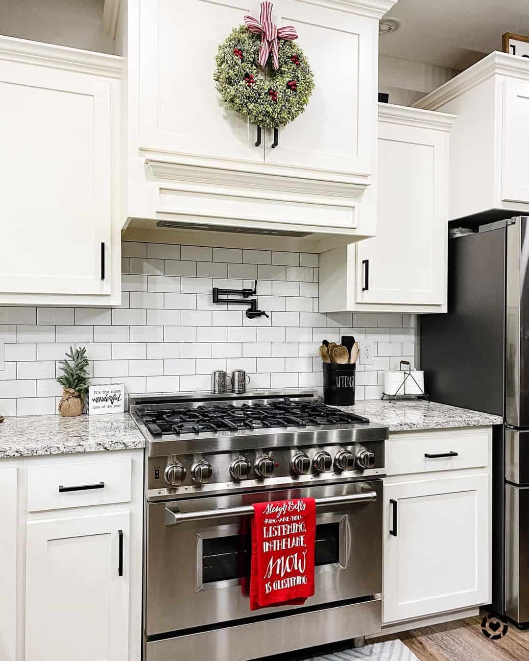 28 Brilliant Red Kitchen Decor Ideas to Spice Up Your Home