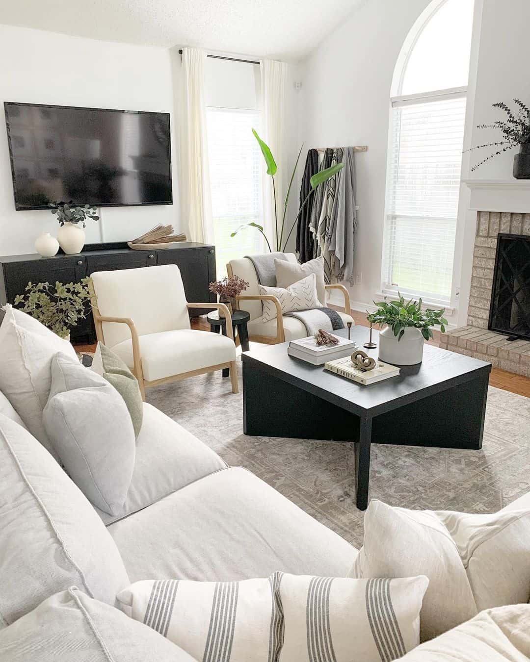 25 Beige Accent Chairs to Enhance Your Seating Space