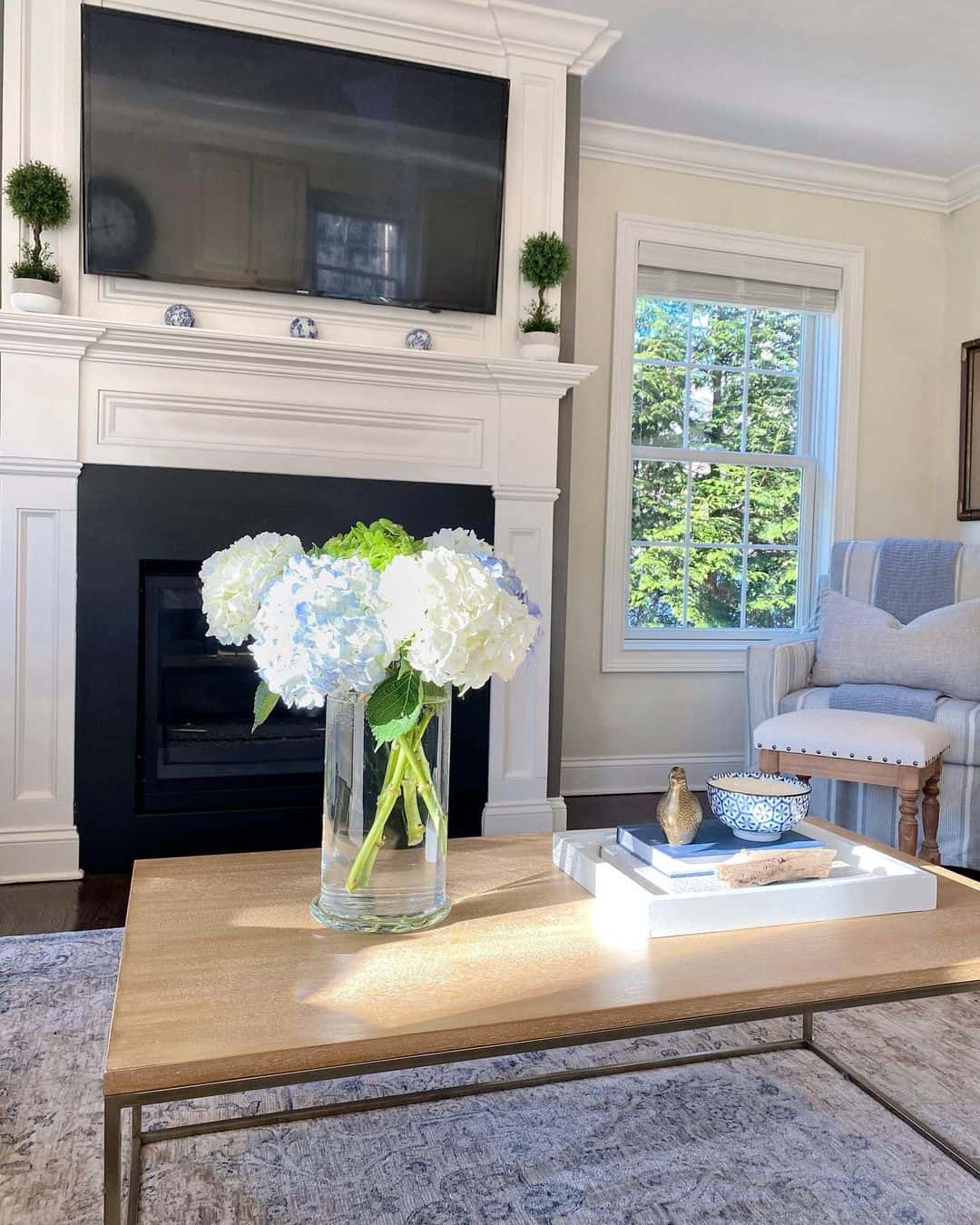 35 White Fireplace Mantel Ideas for a Stunning Focal Point