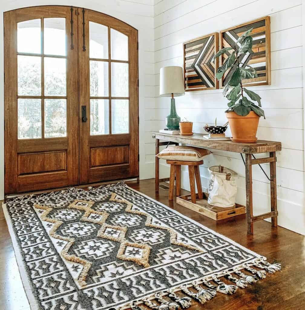 35 Diverse Ways to Showcase Entryway Wall Décor