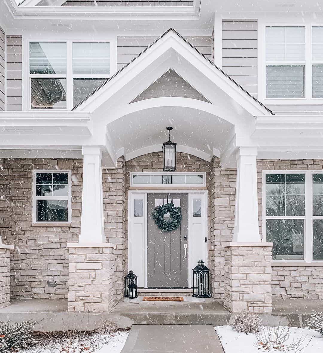 32 Winter Door Decorations to Make a Superb Entrance