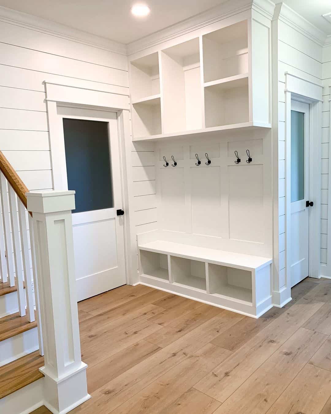 35 Door Trim Ideas to Put Your Entrance in Perspective
