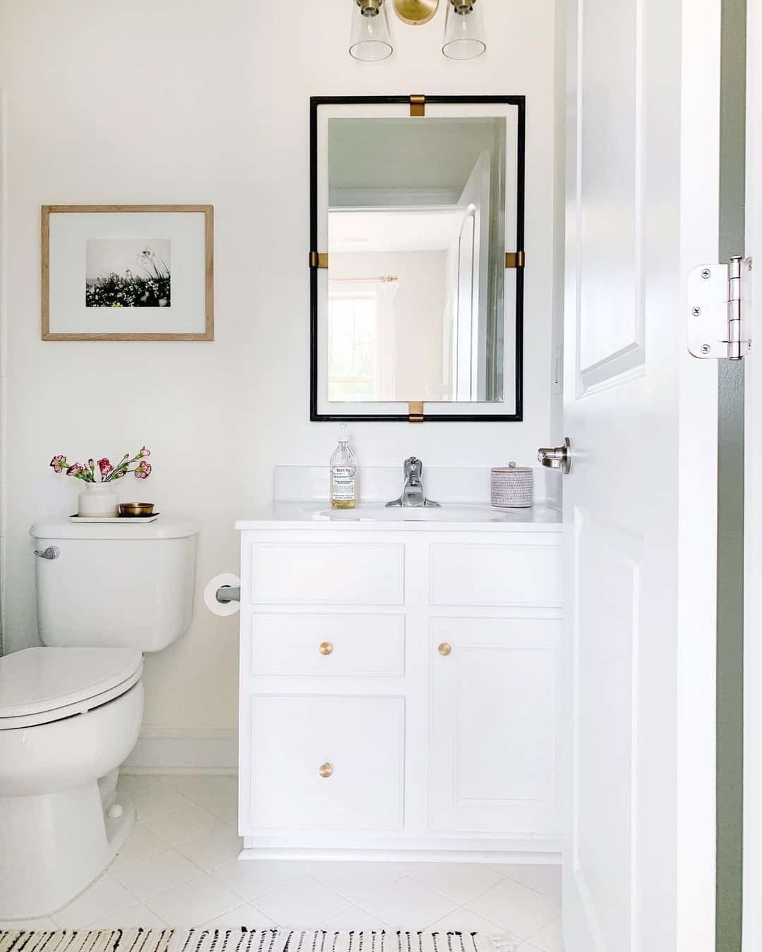 37 Rectangular Bathroom Mirrors That Radiate Brightness