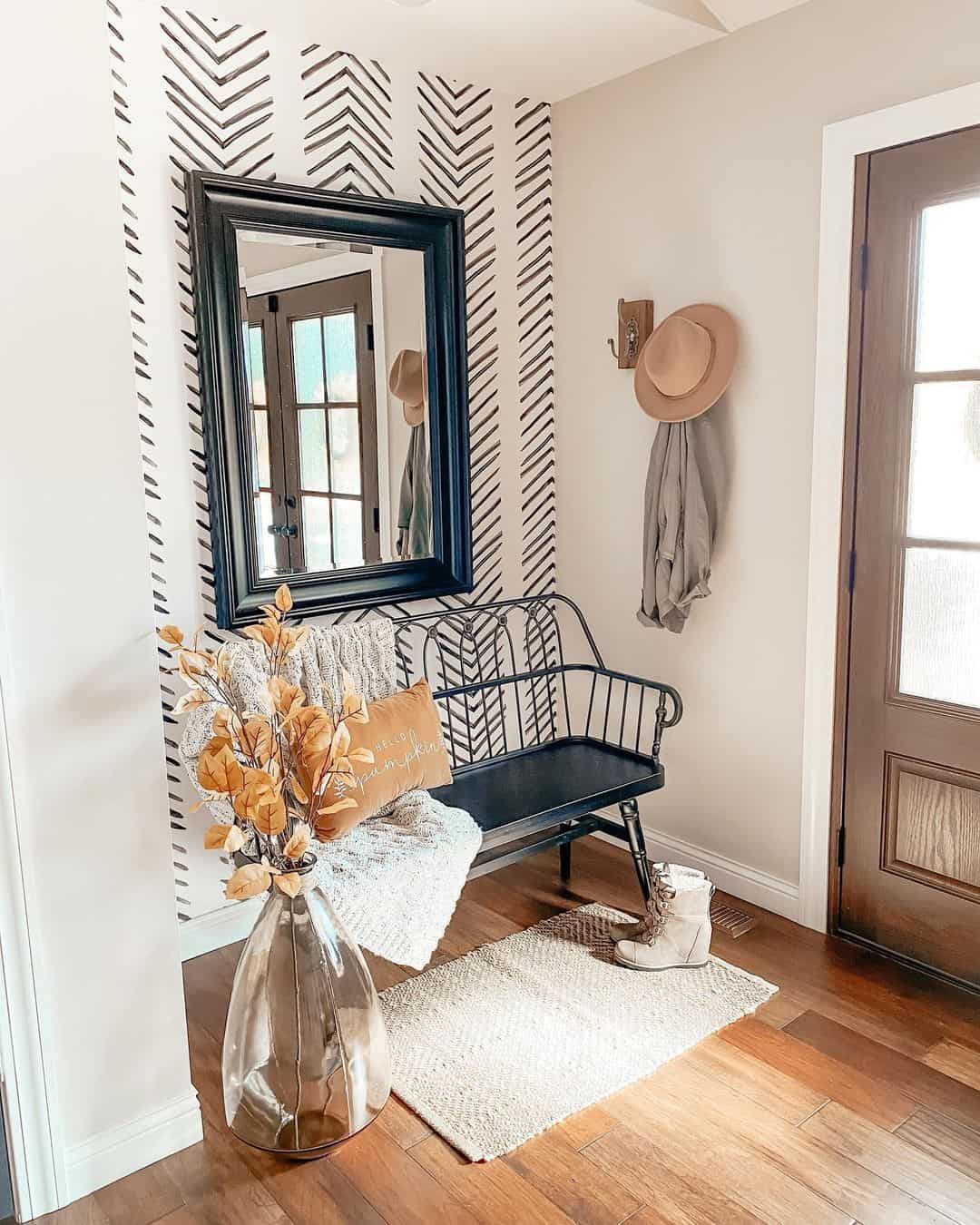 35 Diverse Ways to Showcase Entryway Wall Décor