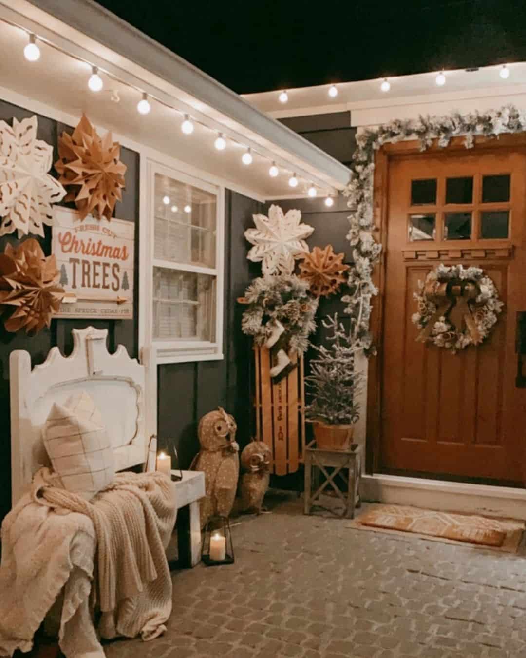 32 Eye-catching Winter Porch Décor Ideas