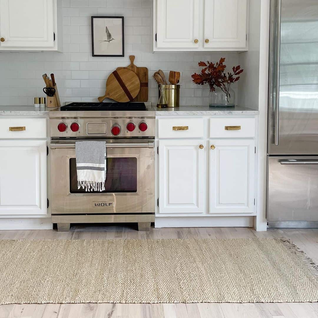 29 Enticing Gold Cabinet Knobs for a Quick Kitchen Refresh