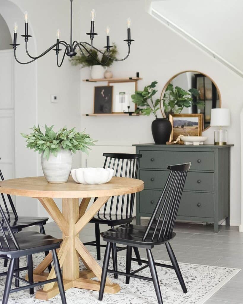 38 Stunning Chair Rail Ideas for a Beautiful Farmhouse Style