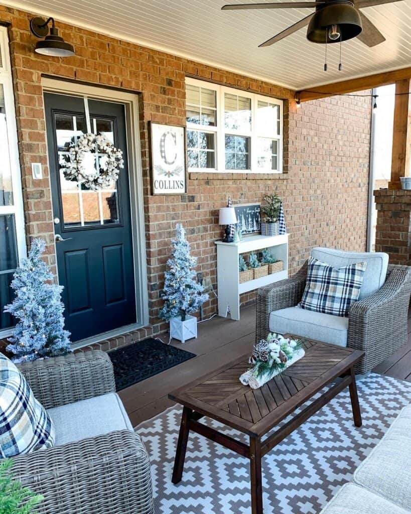 32 Eye-catching Winter Porch Décor Ideas