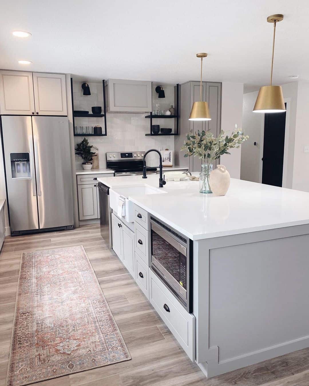 31 Light Grey Kitchen Cabinets for a Sophisticated Style