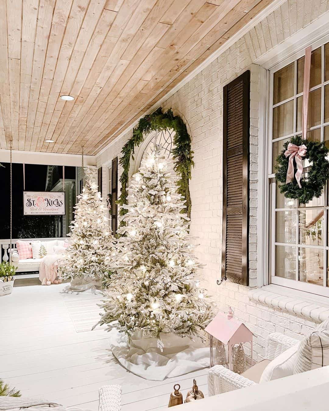 Pink Front Porch Christmas Decorating Ideas
