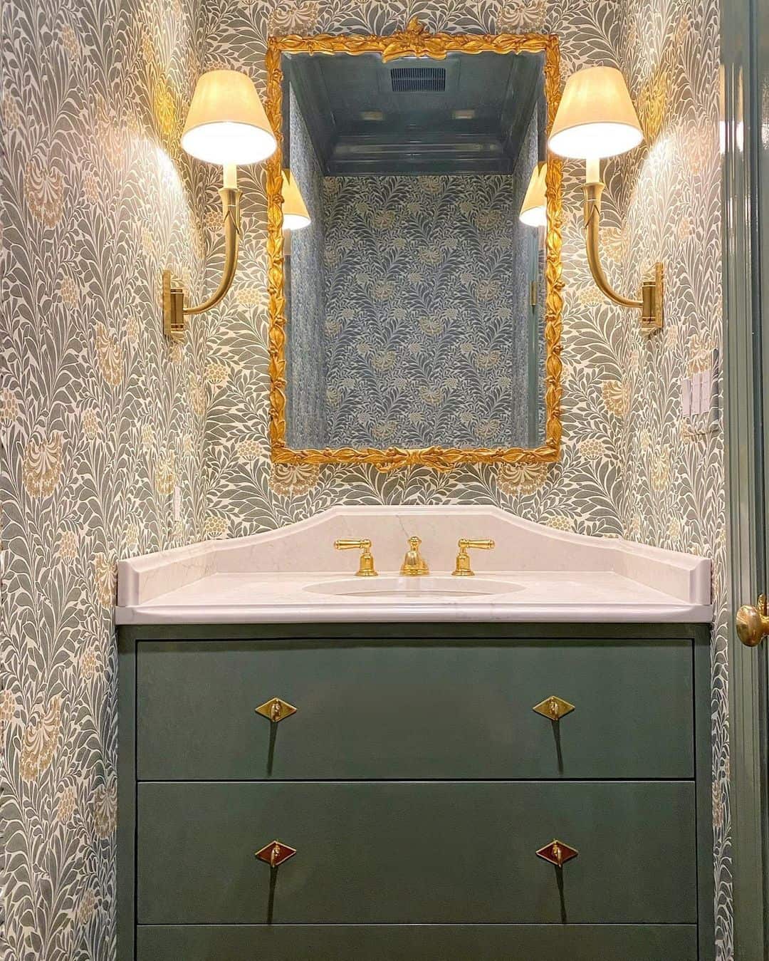 25 Small Powder Room Vanity Ideas for a Big Impact