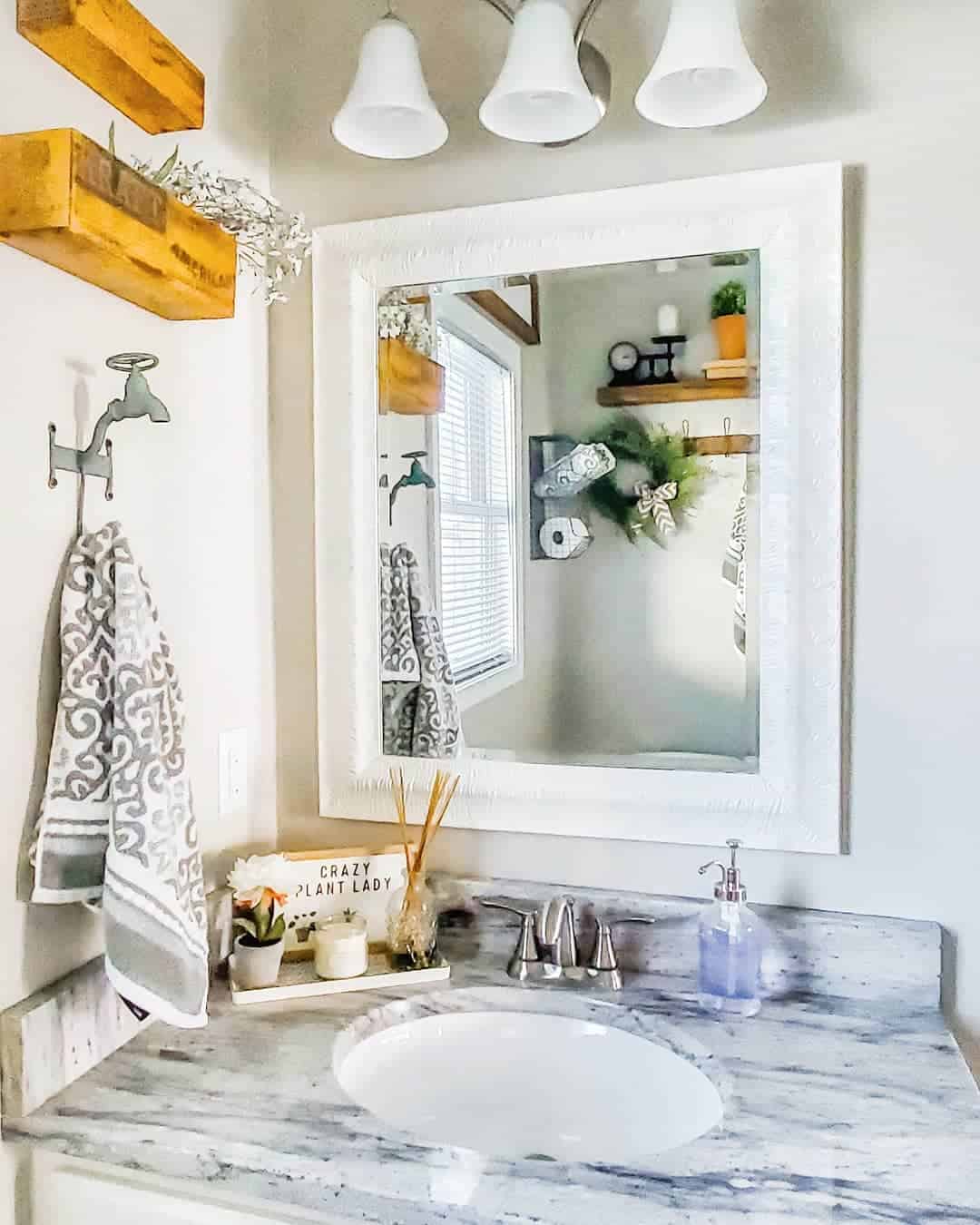 35 Fun and Practical Styles of Bathroom Counter Décor