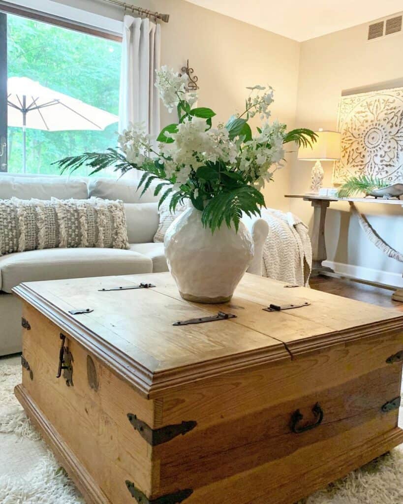 20 Practical Ideas for a Square Coffee Table with Storage