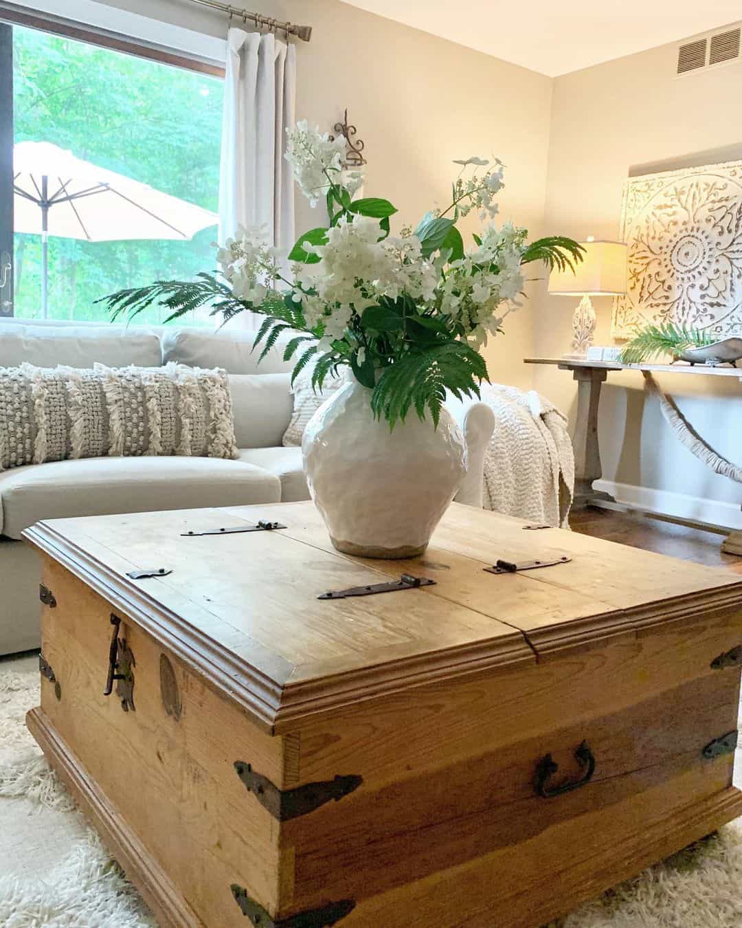 20 Practical Ideas for a Square Coffee Table with Storage