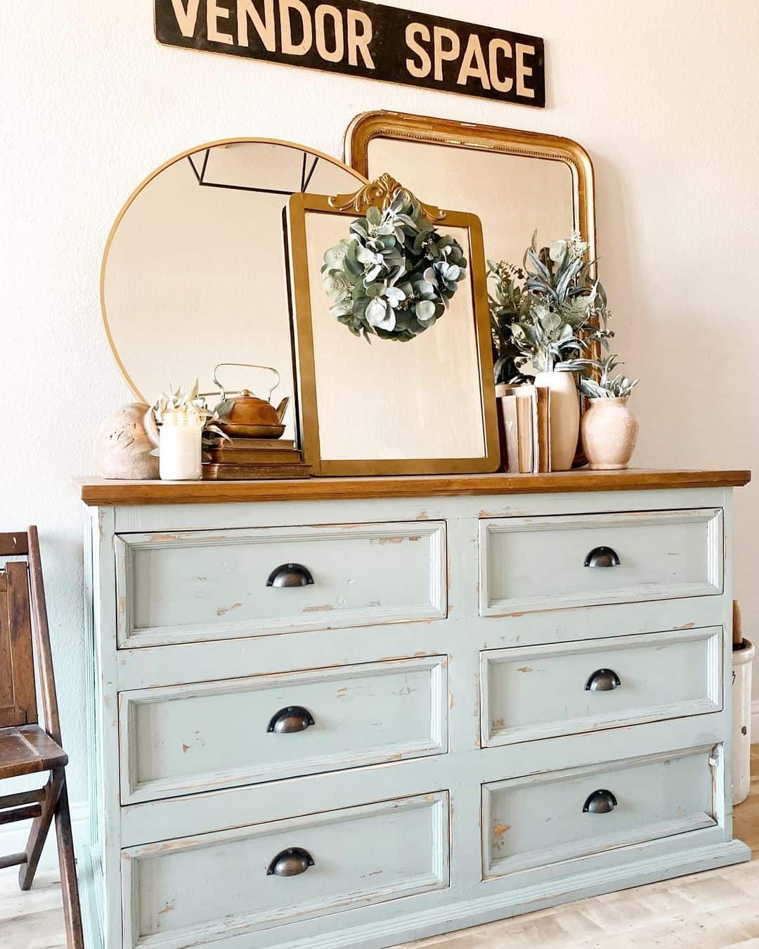 35 Dresser Decor Ideas To Write Down Right Now