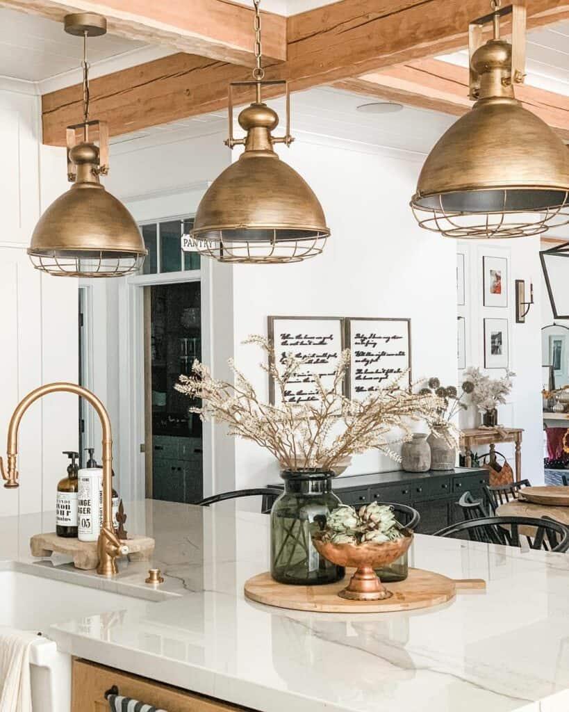 25 Gold Kitchen Hardware Ideas That Exude Opulence