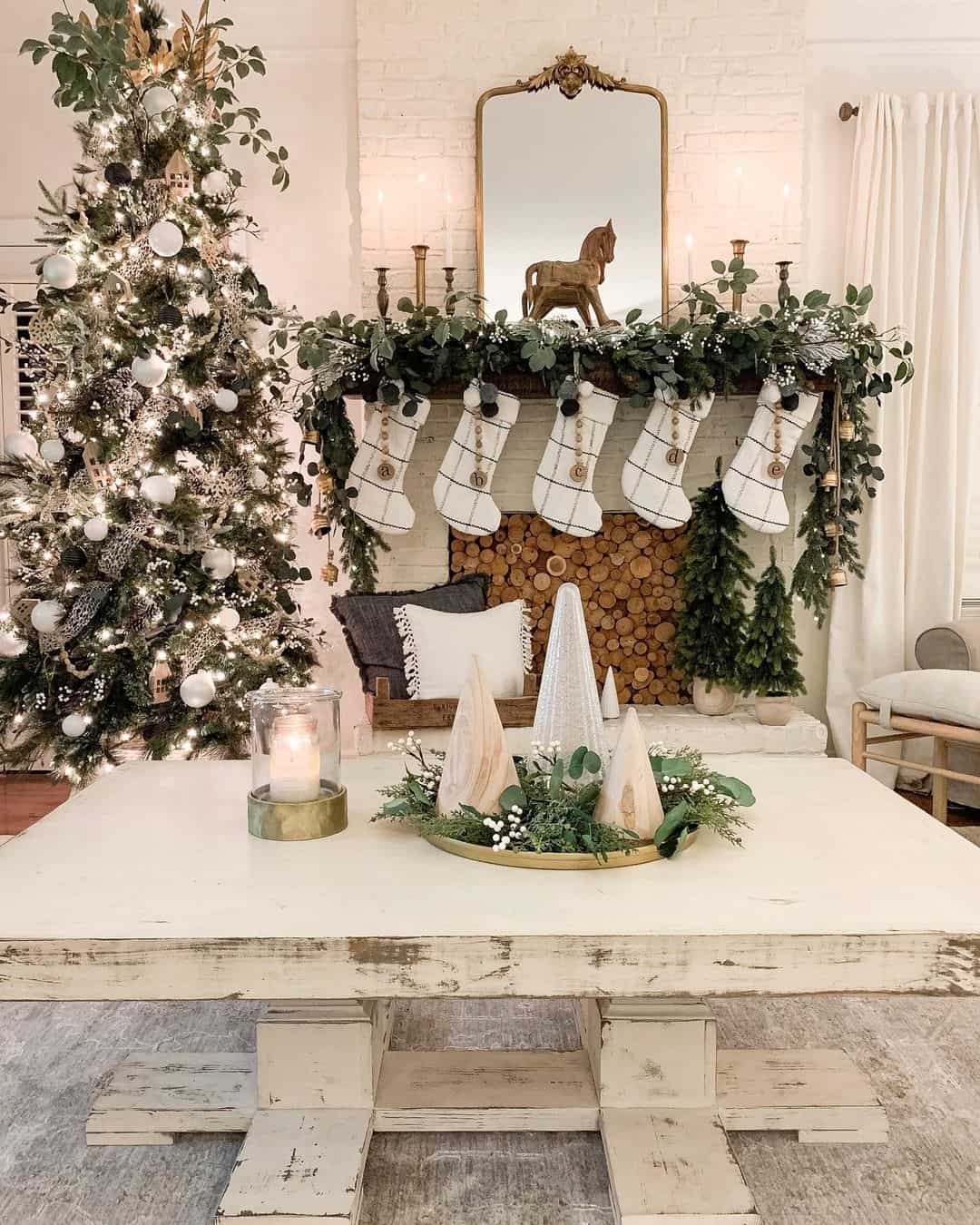 31 Spectacular Silver Centerpiece Ideas to Wow Your Guests