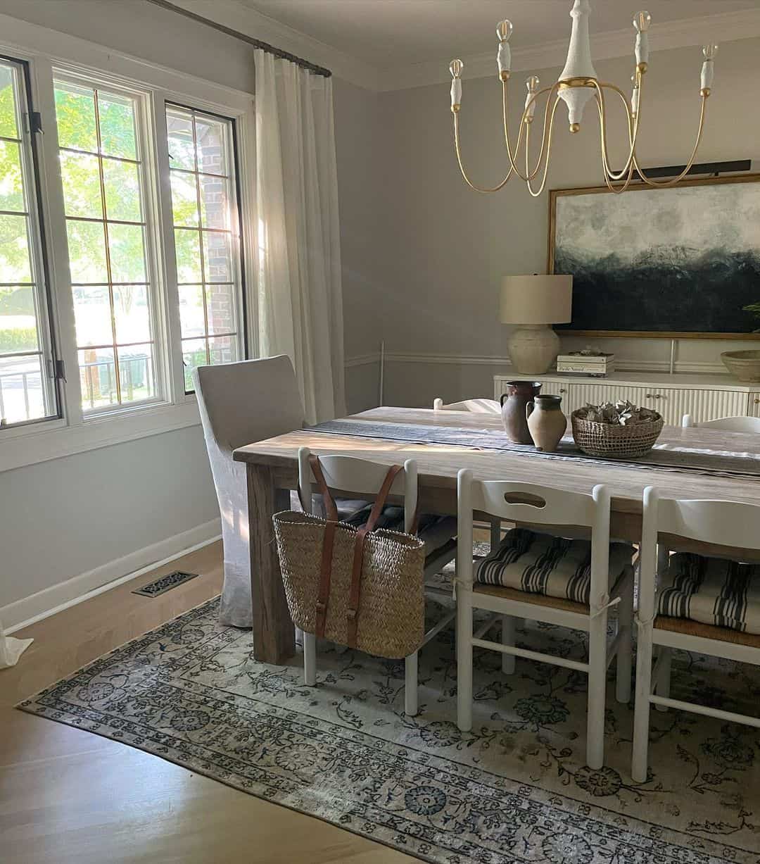 38 Stunning Chair Rail Ideas for a Beautiful Farmhouse Style