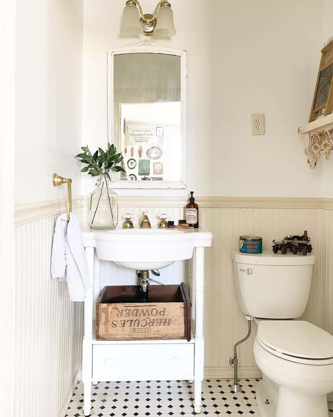 19 Beadboard Bathroom Ideas That Will Never Go Out of Style