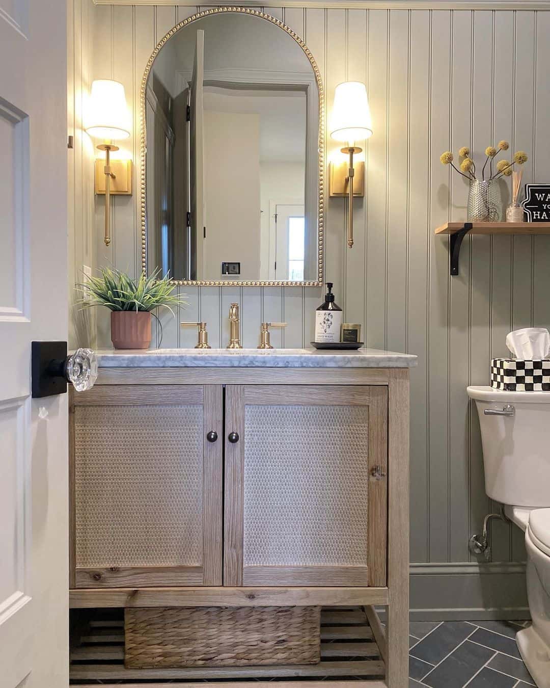 19 Beadboard Bathroom Ideas That Will Never Go Out of Style
