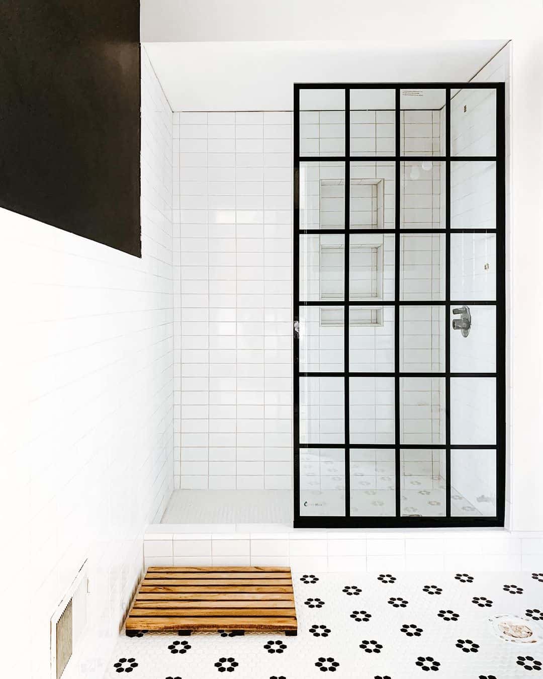 22 Luxurious Doorless Shower Ideas to Install in Your Bathroom