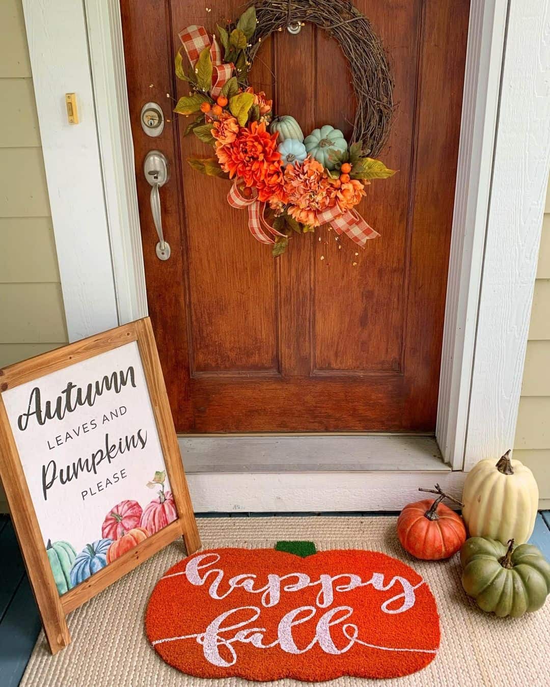 34 Farmhouse Front Door Fall Wreath Ideas To Charm Visitors