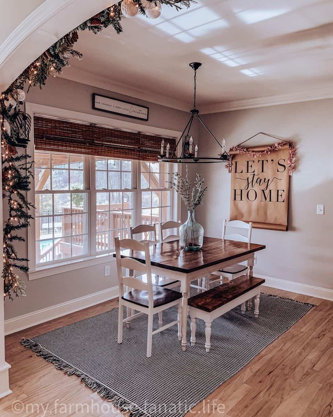 30 Simple Dining Table Centerpiece Ideas for a Welcoming Appeal